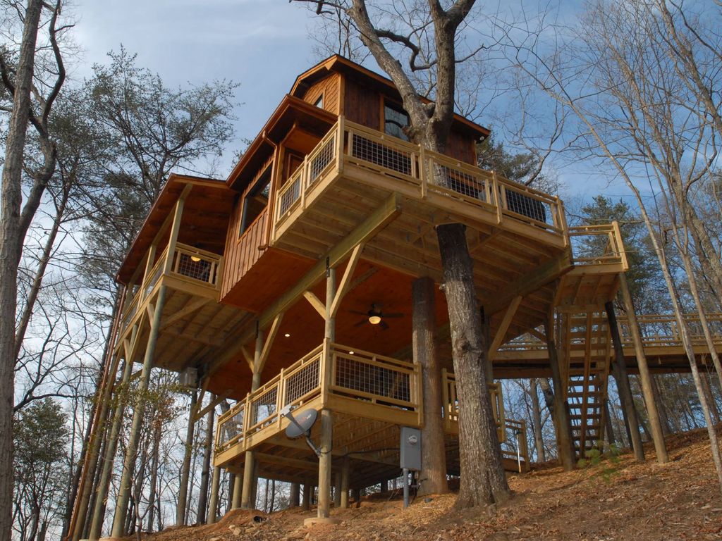Treehouse Hotel? Top 15 Magical Treehouse Around The World You Can Rent ...