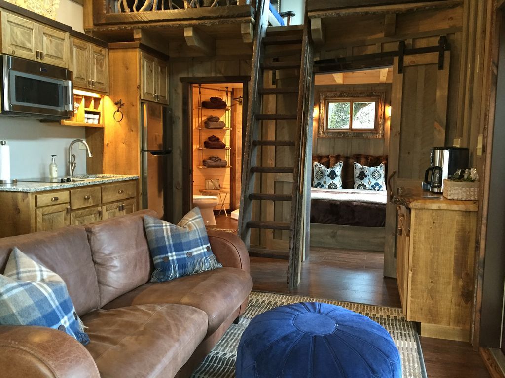 Treehouse Hotel? Top 15 Magical Treehouse Around The World You Can Rent ...